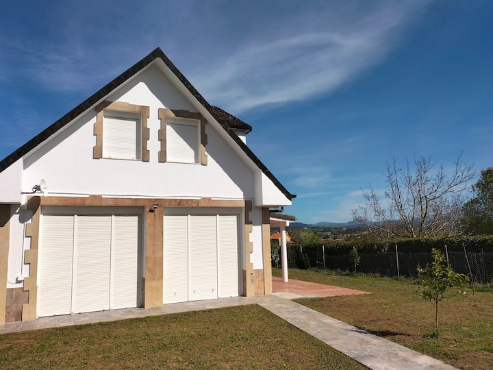Chalet Individual Con Encanto A Pie De Playa - Santander