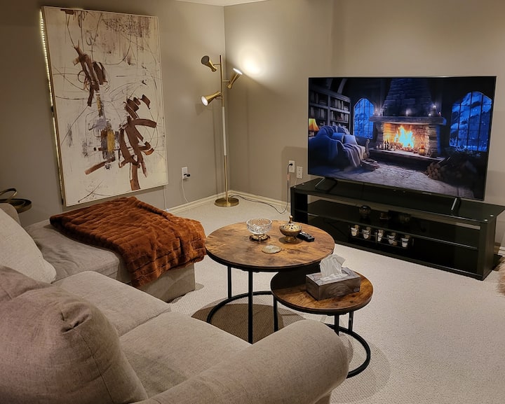 Luxurious Apartment Overlooking Ravin & Pool - Brampton