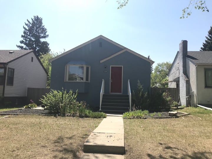 Close To Hospital/downtown/u Of S.  Free Park - Saskatoon