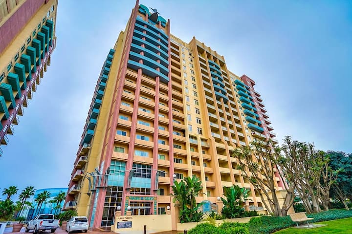Luxury Beachfront Condo - Carson, CA