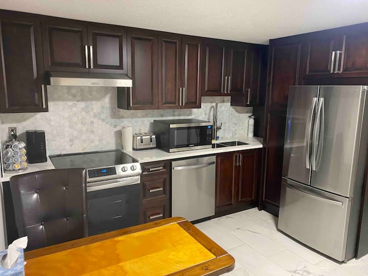 New Studio Unit Minutes From Casino Pets Ok - Burnaby