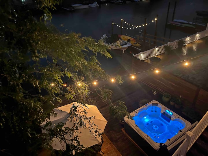 Beautiful Waterfront Home - No Car Needed - Long Beach, NY