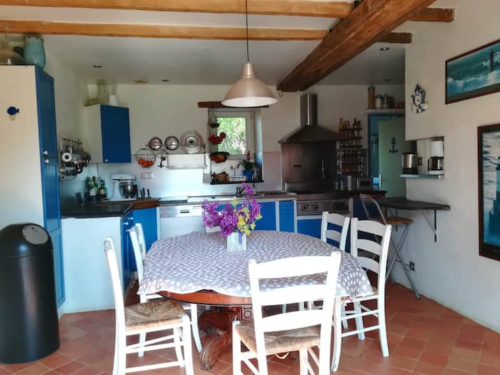 Chambre Violette Dans Longère De Charme - Mayenne