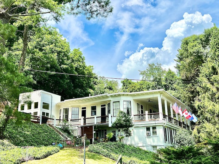 Beautifully Renovated Historic Bridle Path Inn - Asheville, NC