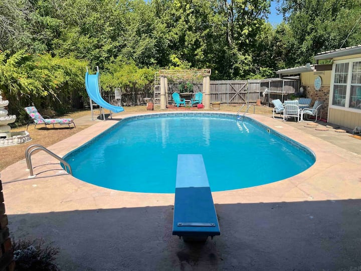 Fall Spa Haven- Sleeps 10 - Waxahachie, TX