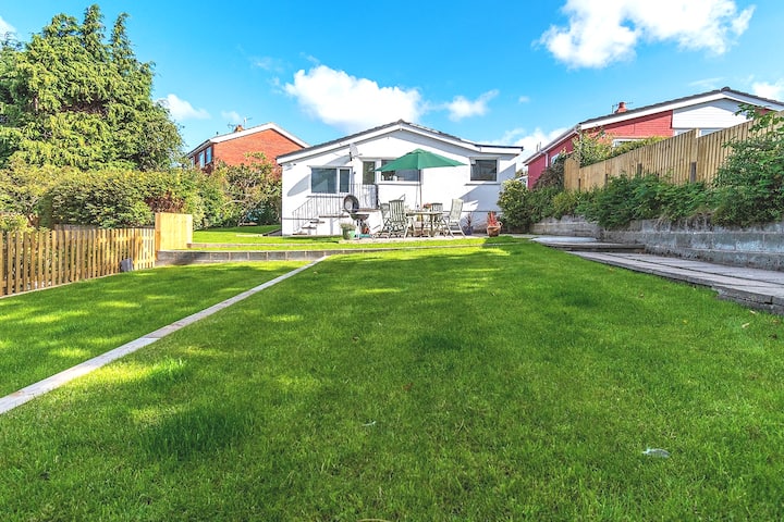 Near Conwy Castle, Parking, Views, Log Burner - Conwy