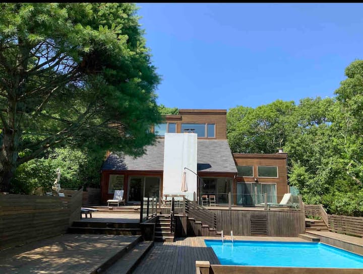 Spacious Modern With A Large Pool In Amagansett. - Amagansett, NY