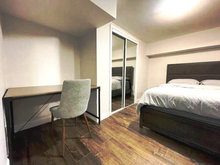 Renovated Apartment With Parking Space - Mississauga