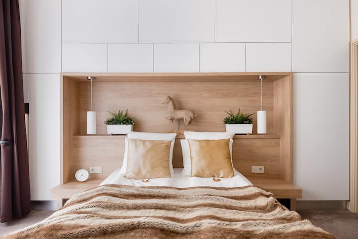 Secret Diamond Of The Parlament - Budapest