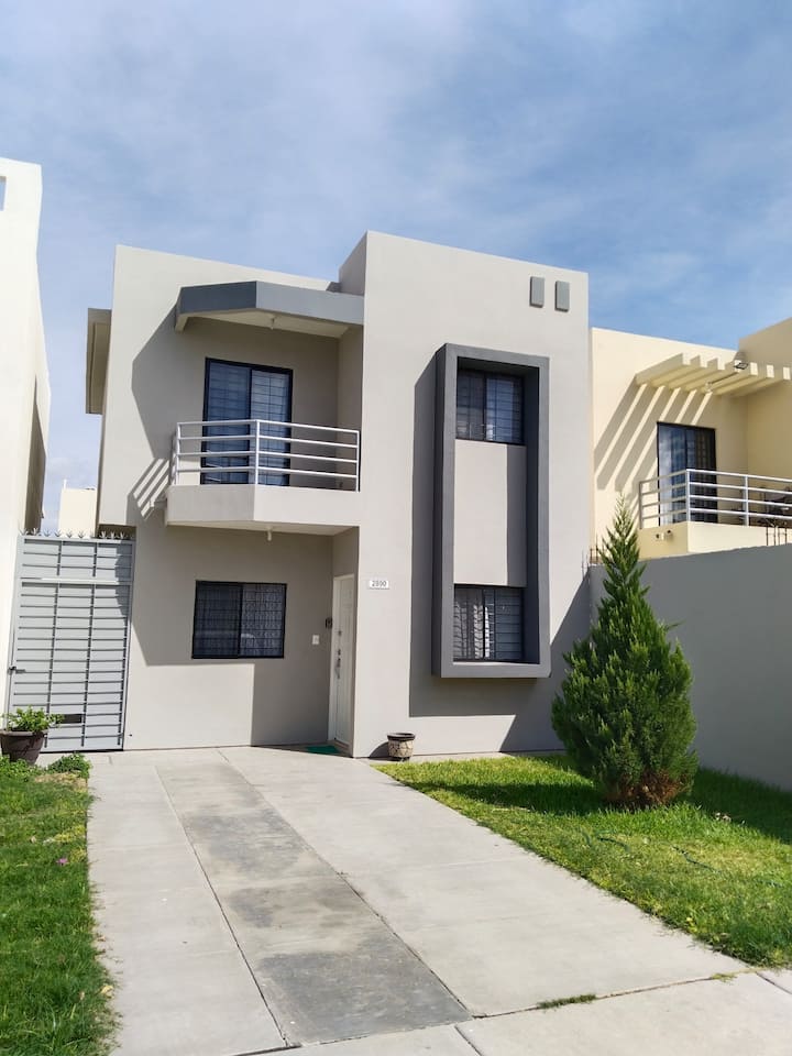 Casa En Zona Tranquila,  (Facturamos) - Los Mochis