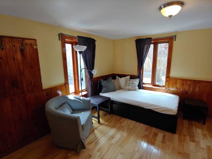 Fully Equipped Bachelor Near Cafes And Restaurants - Ottawa