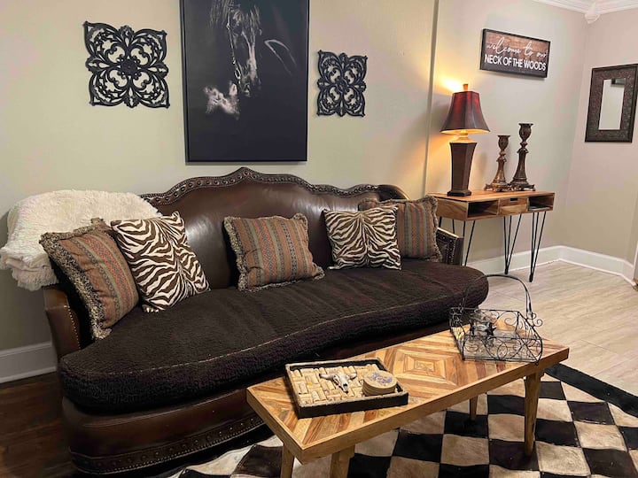 Fort Worth Cowtown One Bedroom One Bath - Fort Worth, TX