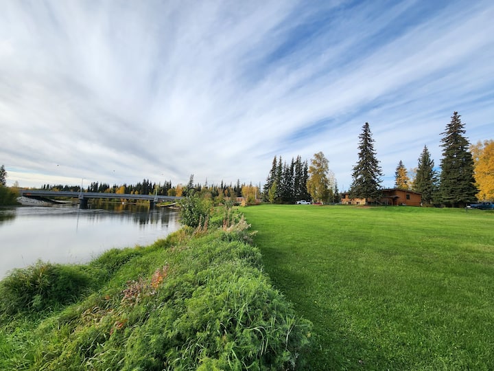 Lexi's Log Cabin On The Chena River. - Fairbanks, AK