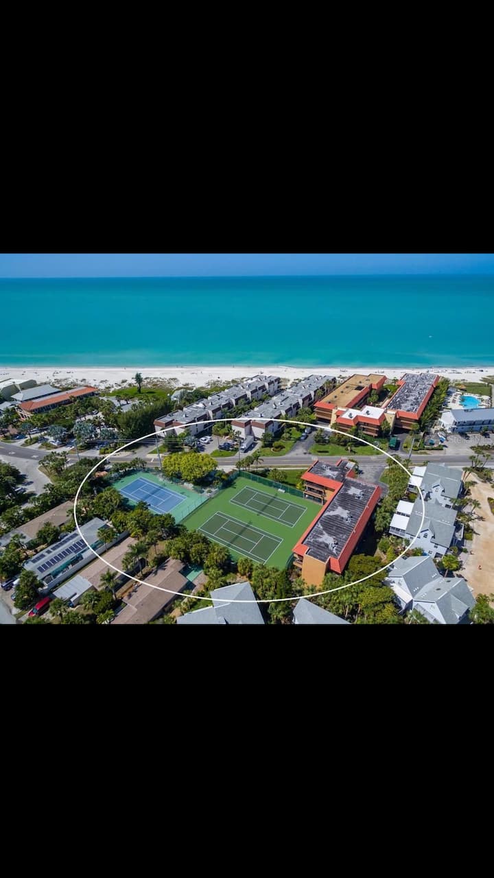 Beach Side Private Home On Anna Maria Island! - Holmes Beach, FL