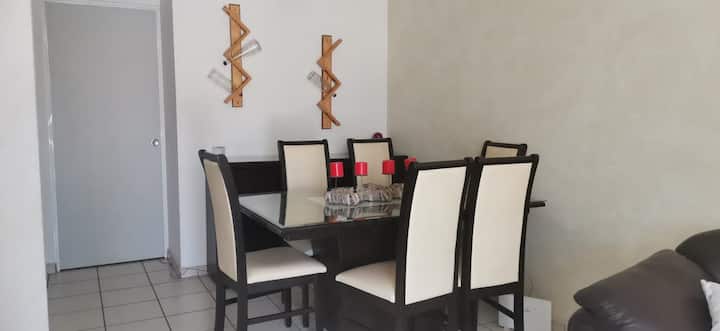 Casa Privada Con Estacionamiento. - León