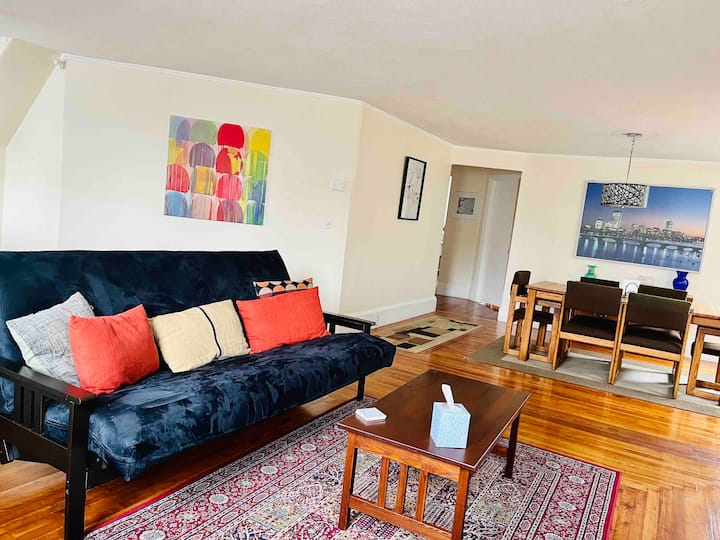 Cozy Boston Escape Near The Train Station. - Medford, MA