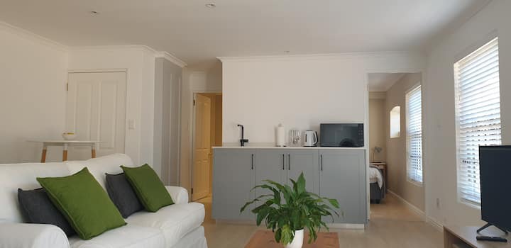 Suite @ 19 - 1 Bedroom Apartment In Somerset West - Somerset West