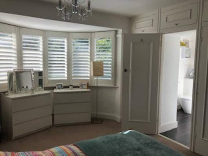 Super Large House With Parking In Great Location - Birmingham