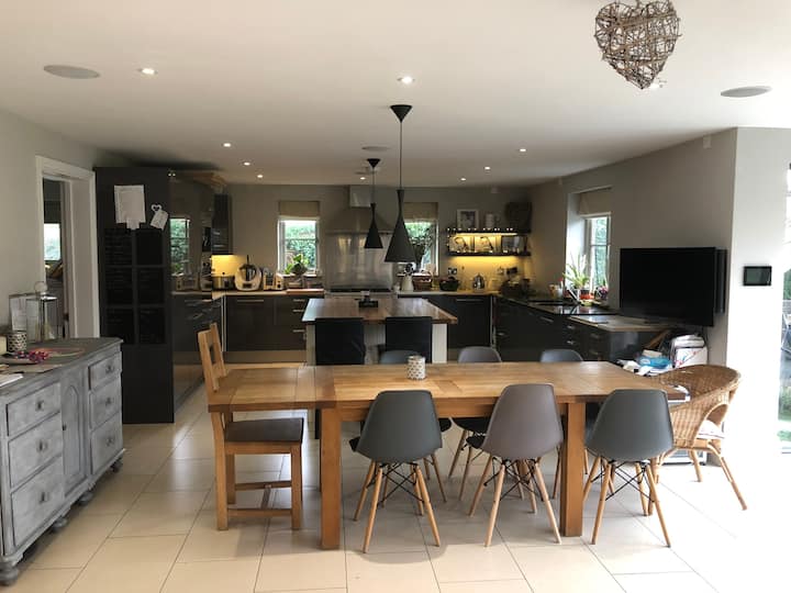 Large House In Rowledge Near Farnham 3 Bedrooms - 판햄