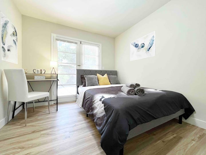 Jane's Home (Ad) | Central Cozy 1b1b Private Entry - Los Altos, CA