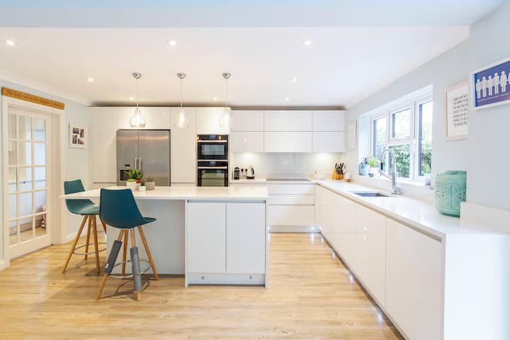 Luxurious Modern Quality House - 10 Mins From City - Bristol