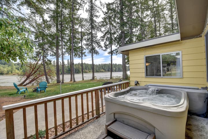 Waterfront Mid-century Home Private Hot Tub Kayaks - Olympia, WA