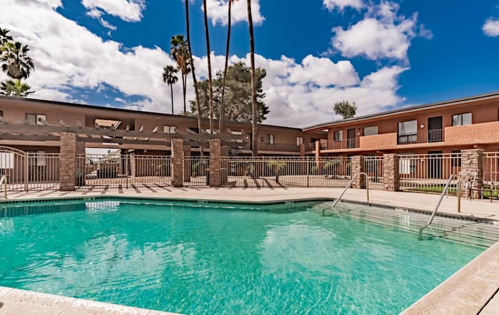 Condo Close To Golf, Dining, Night Life & More - Tempe, AZ
