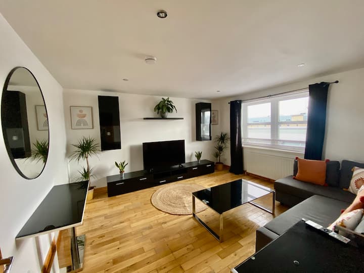 City Centre Apartment Next To Bus Station - Inverness