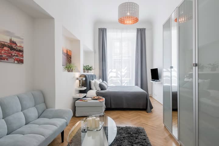 Soak Up The History Of An Elegant Royal Route Palazzo - Prague