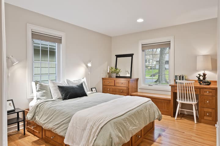 Cozy Cottage With Fireplace On Quiet Street - 明尼亞波里斯