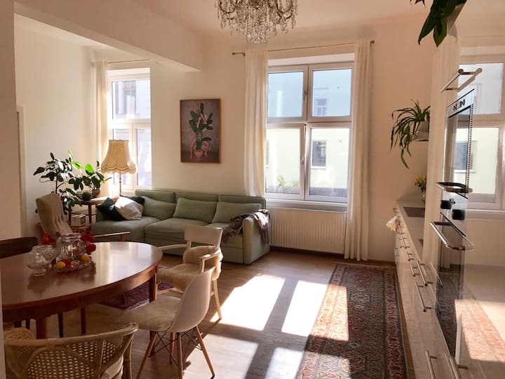 Central, Spacious & Creative Apartment W/ Study - Vienna