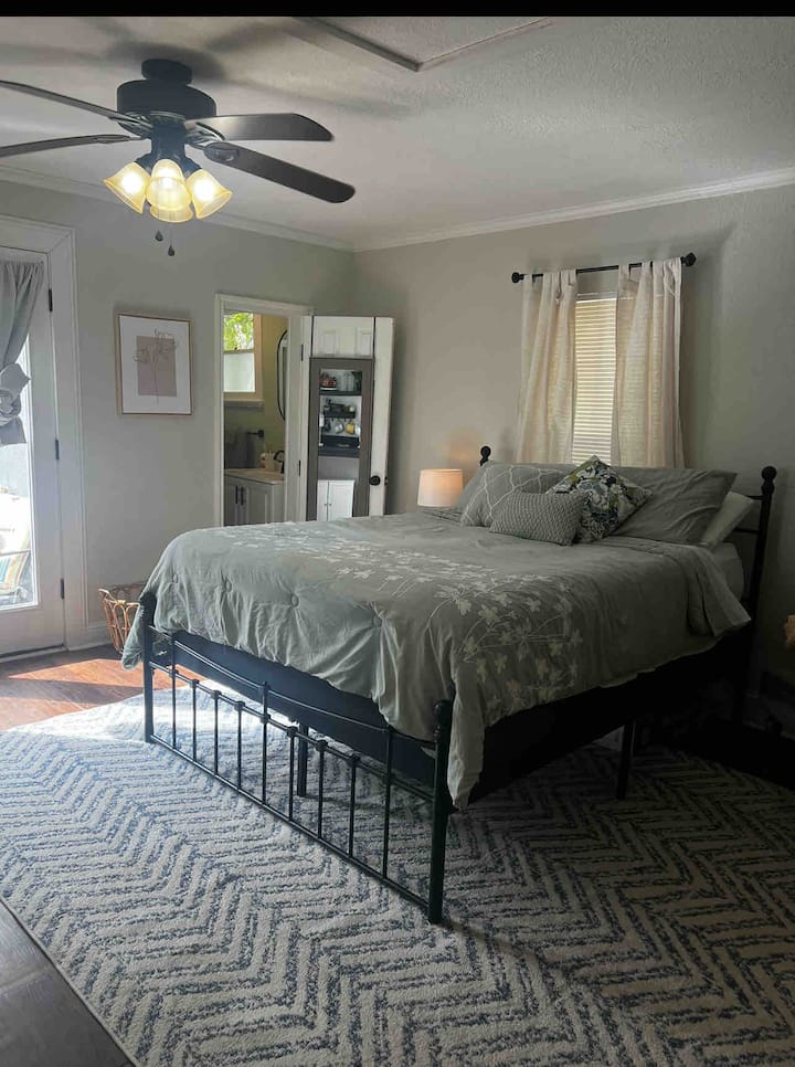 Charming Historic District Studio - Temple, TX