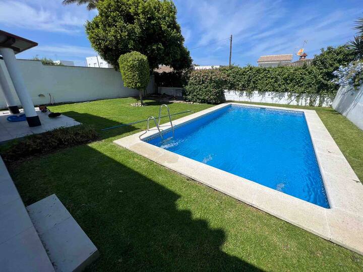 Apolo: House Garden, Pool, Barbecue, 4 Rooms. - Chiclana de la Frontera