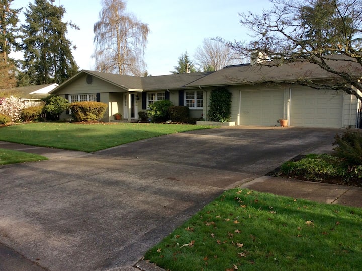Classic Ranch*near Autzen*oakway Center - Eugene, OR