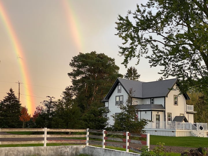 Stunning Remodeled Family Farmhouse 72 Acres 4 Bds - Shalom Wildlife Zoo, West Bend