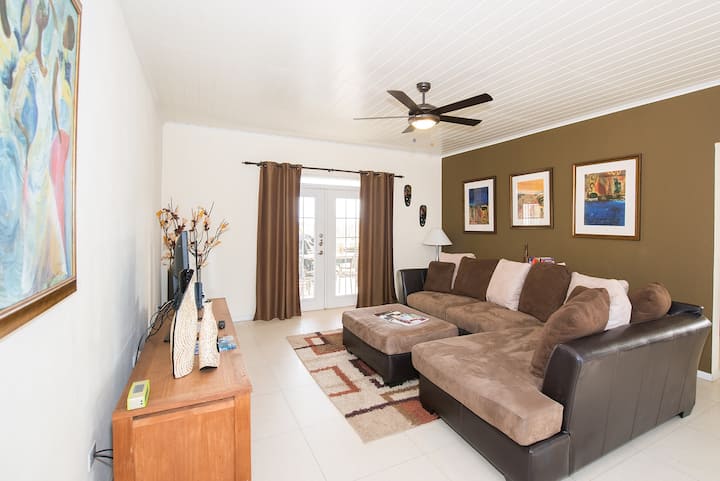 Luxurious 3 Bedroom Hidden Gem. - Aruba