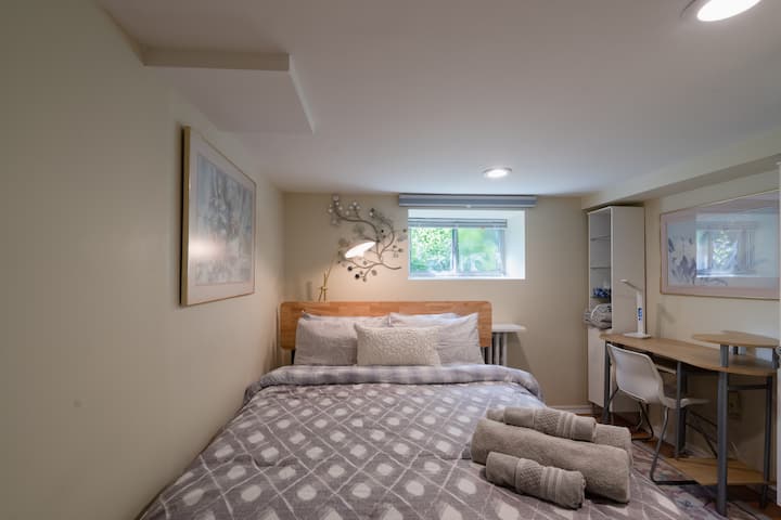 Great Midtown Basement Appartment Near Subway - Toronto