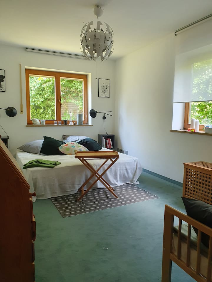 Zimmer/ Küche/ Bad Mit Gartennutzung Am Stadtrand - Regensburg