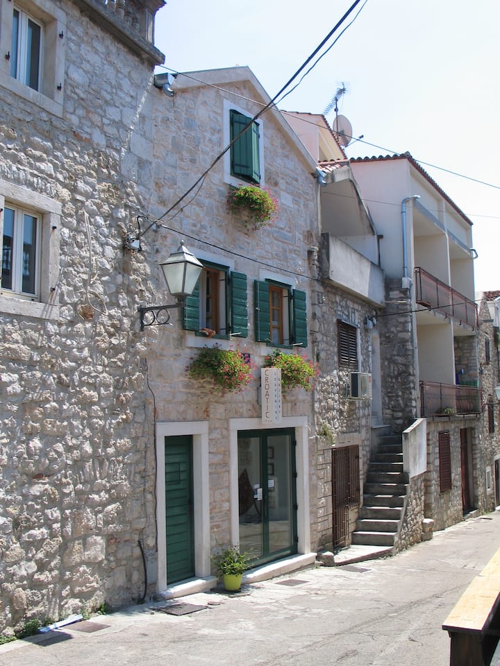 Mime - Small House - Vodice
