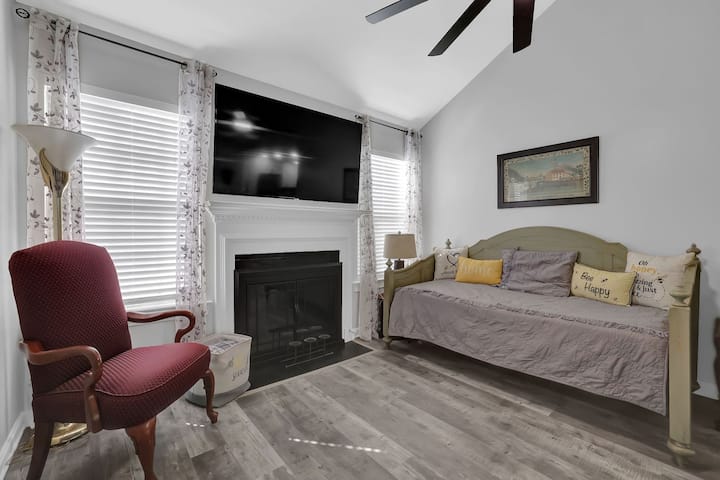 Cozy Stay Townhouse - Kennesaw, GA