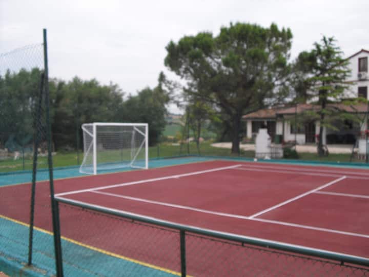 "Casal De' Pini" Per 8/12 In Totale Esclusiva! - Macerata