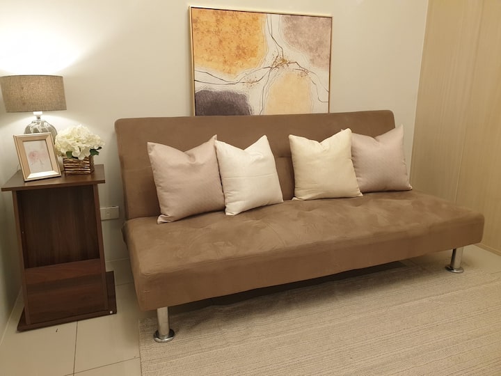 One Bedroom Suite W/ Balcony - Makati Skyline View - Philippines