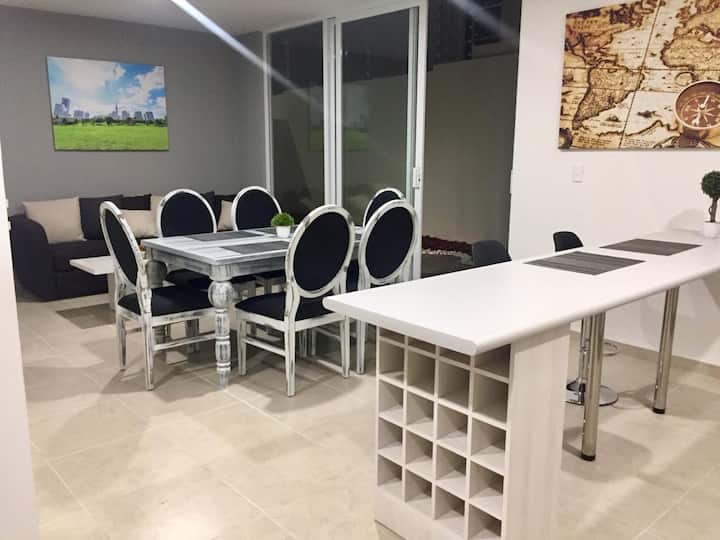 Casa 4 Recámaras, 3 Baños, Cochera P/3 Autos. - San Luis Potosí