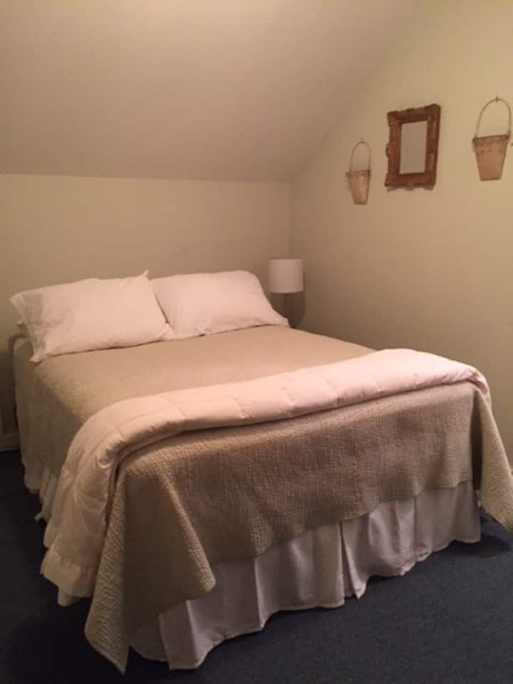 Cozy Private Bedroom In Quiet Neighborhood - Long Island, NY