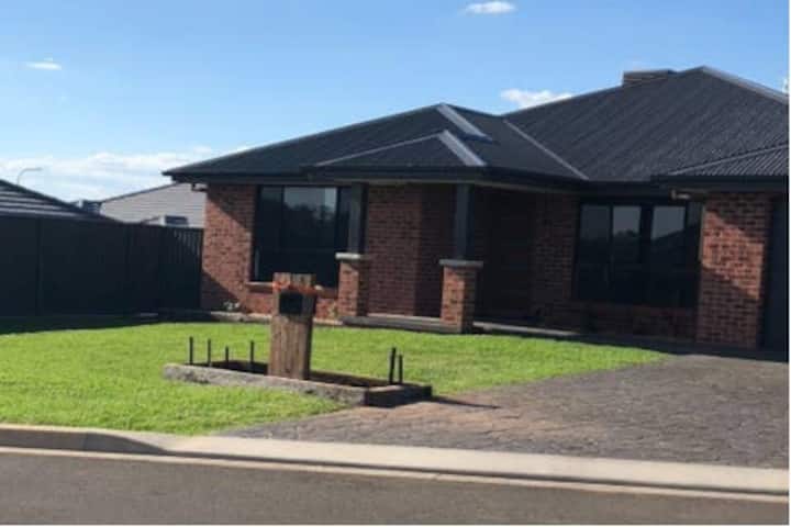 Entire Family Home In North Tamworth - Tamworth