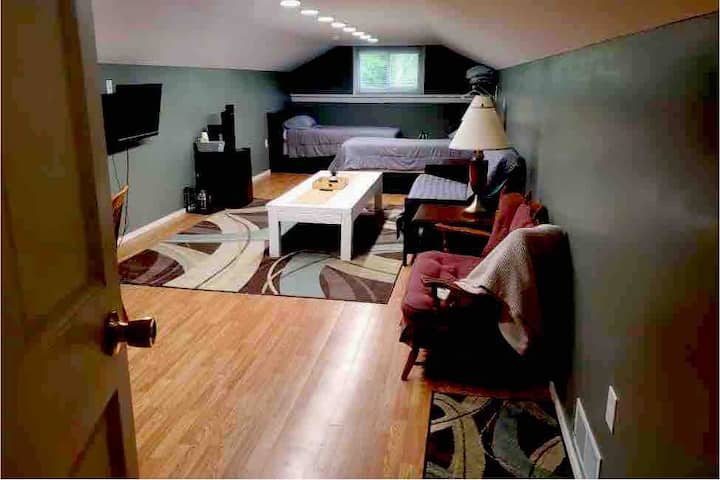 Garage Loft Near Mtz Schools - Mount Zion, IL