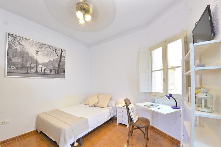 Bedsandflats Room With Private Bathroom! - Alicante