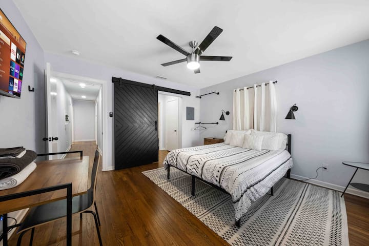 Fall Discount! Pearl Riverwalk Home, Sleeps 16 - San Antonio, TX