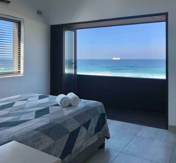 Ballito Beachfront Apartment - Families Only - Dolphin Coast