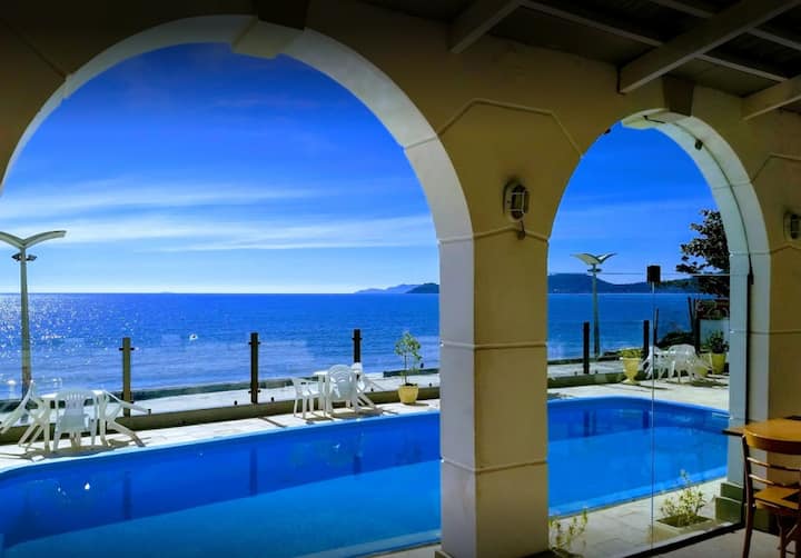 Apartamento A Beira Mar Com Piscina - Florianópolis